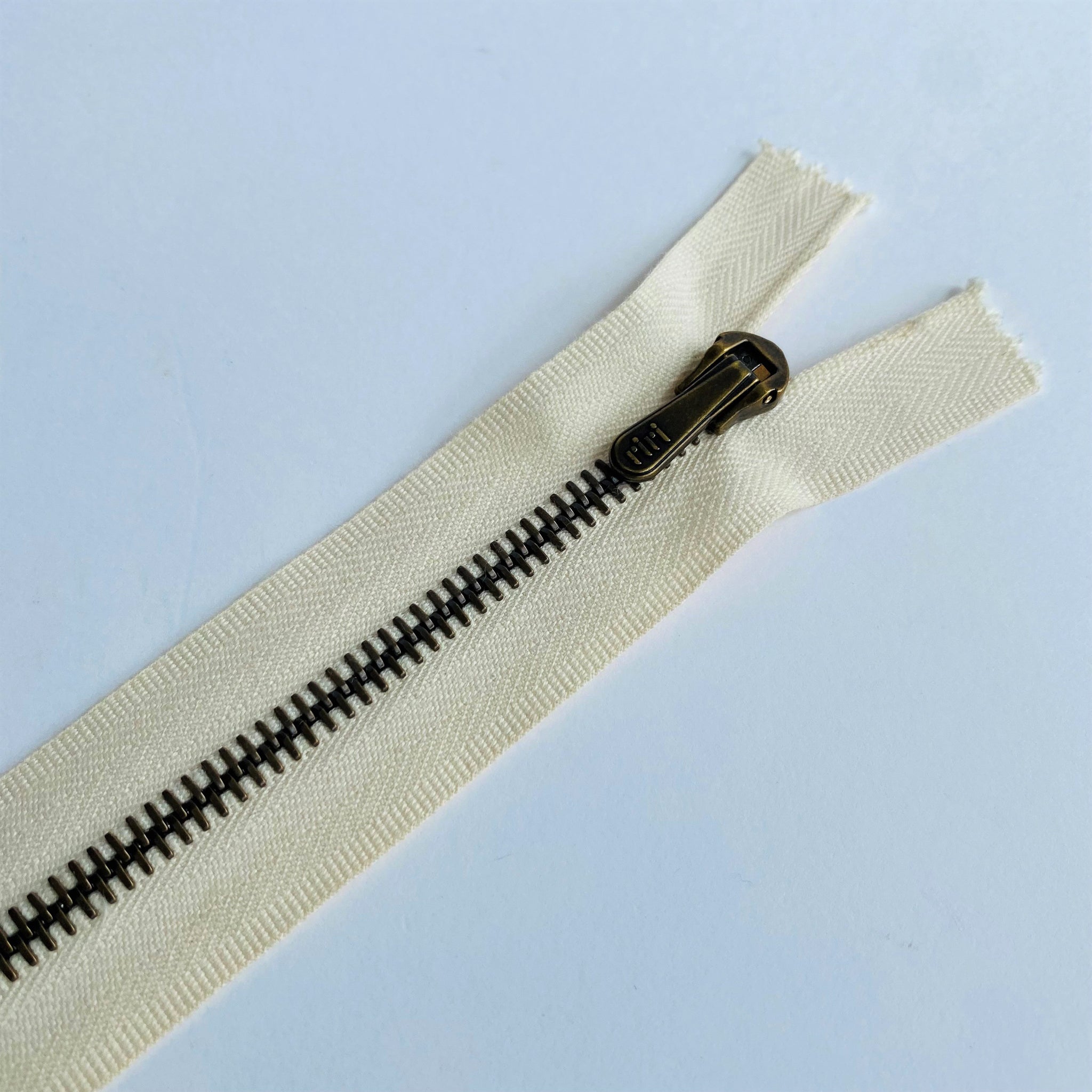 #6 Organic GOTS Cotton Zip by RiRi – Kleins Haberdashery